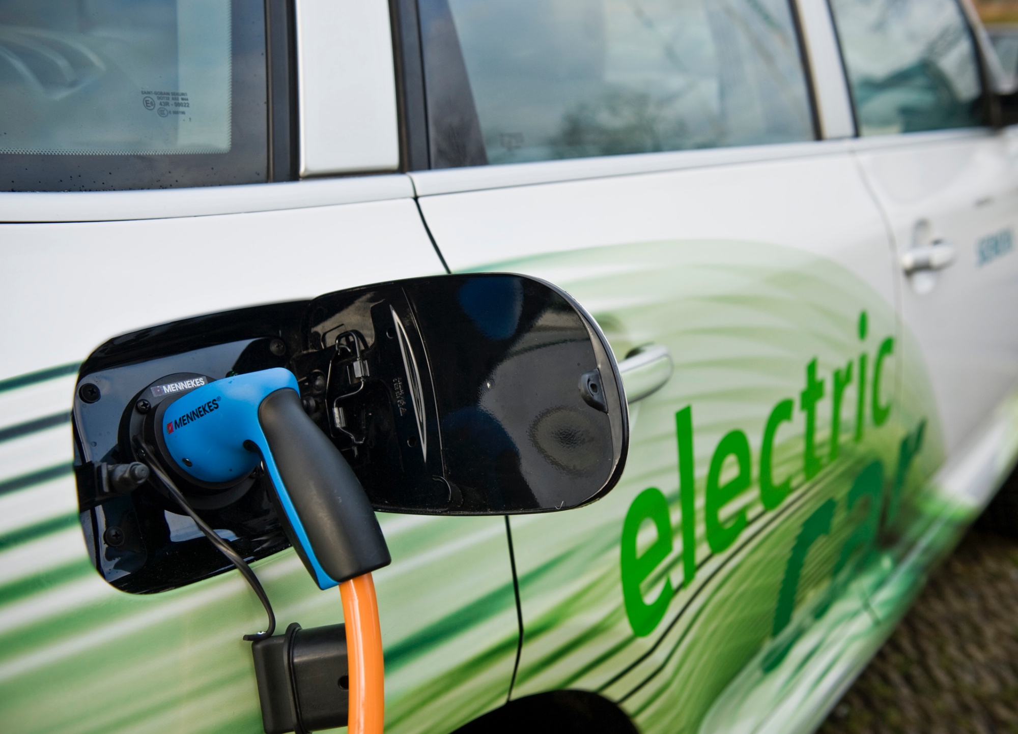 Ποια είναι τα βήματα για την ανάπτυξη της αγοράς ηλεκτρικών αυτοκινήτων ...